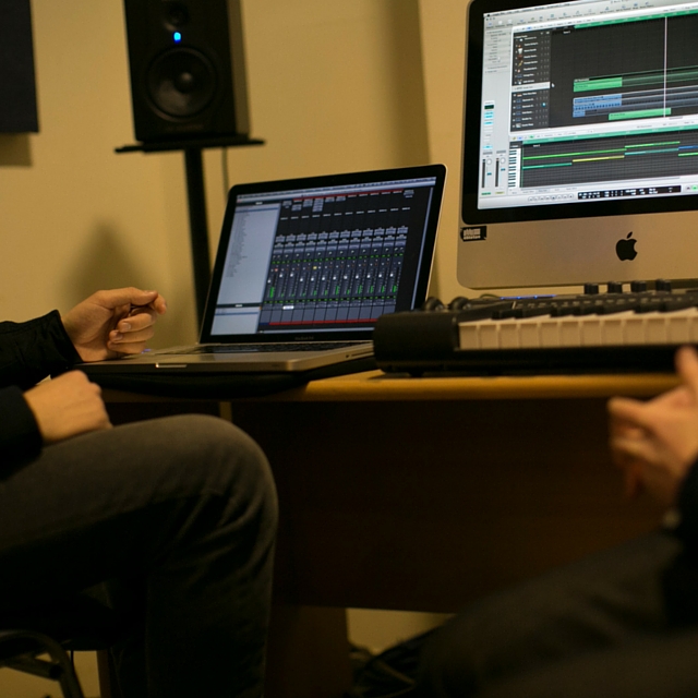 Music Producer vs. Music Engineer - What's the Difference